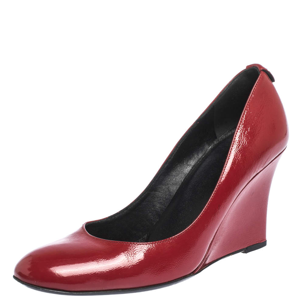 Gucci Red Textured Patent Leather Wedge Round Toe Pumps Size 37 Gucci ...